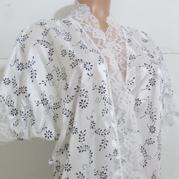 Intimates & Sleepwear | Vintage 7s Satin As Lace Robe | Poshmark